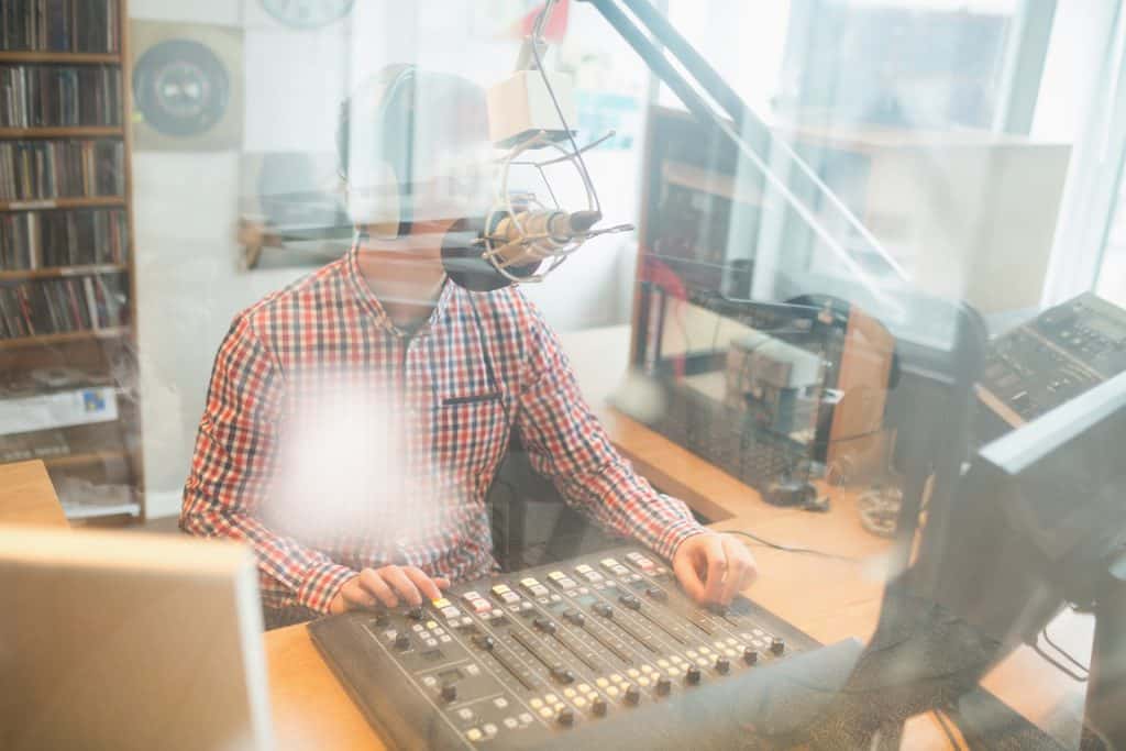 9 CREATIVE RADIO SHOW IDEAS FOR RIGHT NOW - Virtual Jock